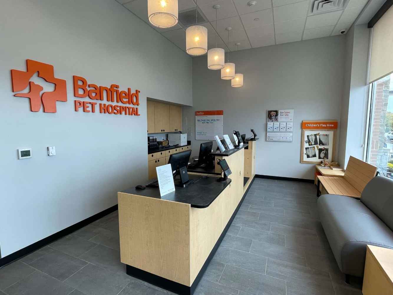 Vet care at Lake Grove Commons, NY | Banfield Pet Hospital®